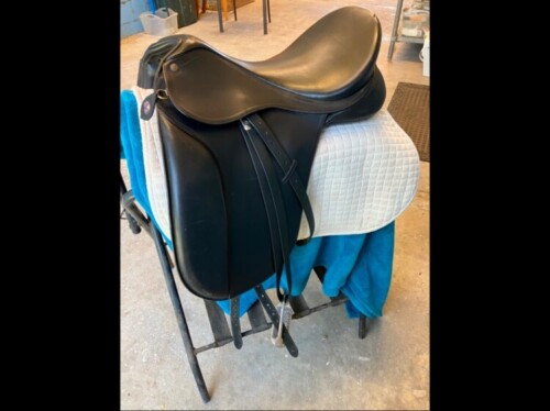 Lovely Bates Caprilli Dressage Saddle | Ocala4Sale | Buy & Sell in ...